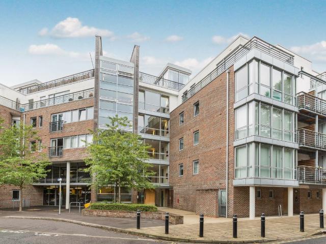 Richmond House, Portsmouth PO1, 1 bed flat to rent, £1,250 pcm | PrimeLocation