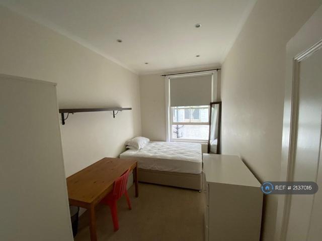 Richmond Mansions, London, SW5 3 bed flat to rent £3,874 pcm £894 pw