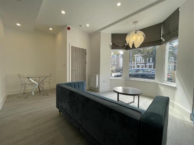 Richmond Parc, Richmond Road, Cardiff 1 bed apartment to rent £1,050 pcm £242 pw