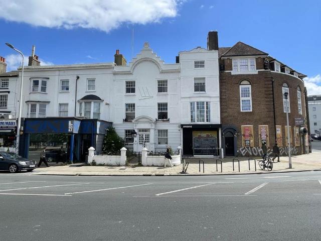 Richmond Place, Brighton, East Sussex 3 bed flat to rent £2,200 pcm £508 pw