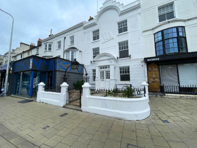 Richmond Place, Brighton, East Sussex 3 bed flat to rent £2,300 pcm £531 pw