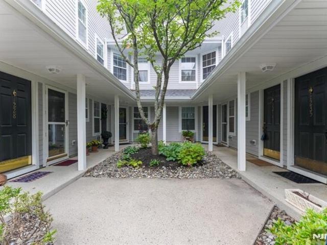 Richmond Rd, Mahwah, Condo For Sale