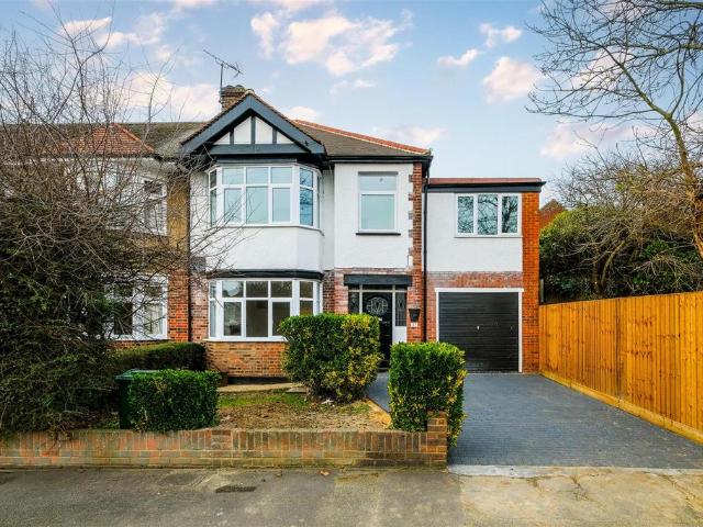 Richmond Road, North Chingford 4 bed semi detached house to rent £2,750 pcm £635 pw