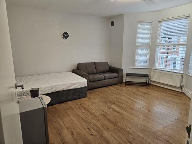 Richmond Road, Bedford MK40, 2 bed shared accommodation to rent, £635 pcm | PrimeLocation