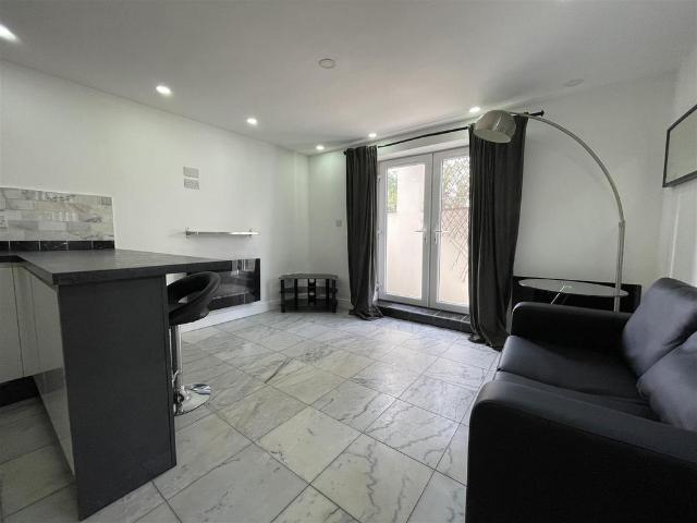 Richmond Road, Cardiff 1 bed apartment to rent £1,000 pcm £231 pw