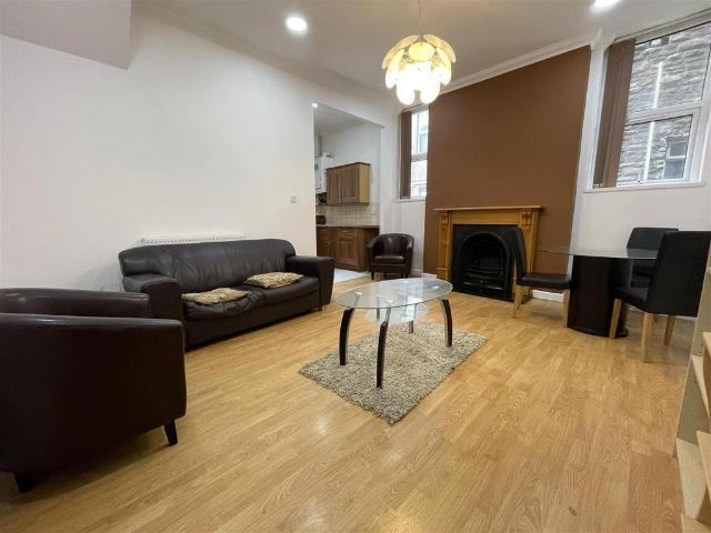 Richmond Road, Cardiff 1 bed apartment to rent £1,025 pcm £237 pw