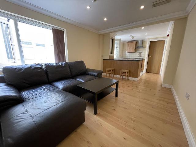 Richmond Road, Cardiff CF24, 1 bed flat to rent, £915 pcm | PrimeLocation