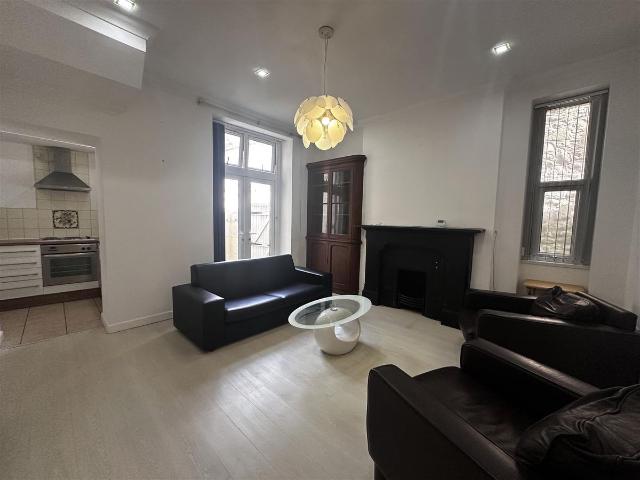 Richmond Road, Cardiff CF24, 1 bed flat to rent, £925 pcm | PrimeLocation
