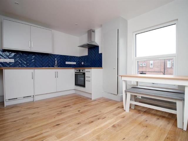 Richmond Road, Cardiff CF24 2 bed apartment to rent £1,275 pcm £294 pw