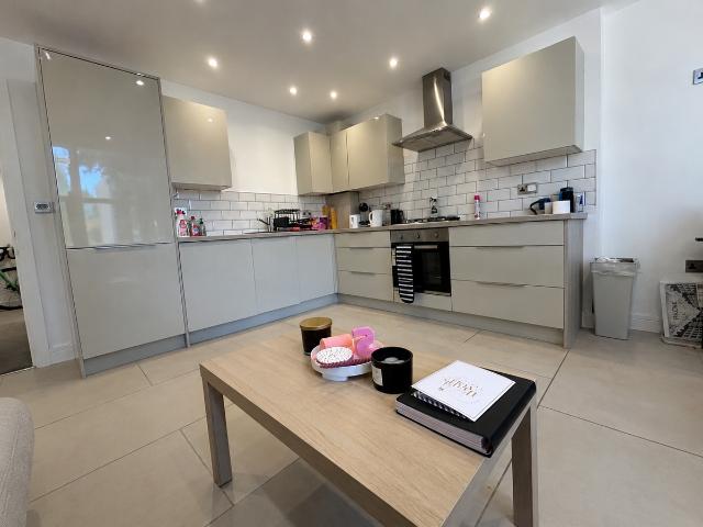 Richmond Road, Cardiff CF24, 2 bed flat to rent, £1,400 pcm | PrimeLocation