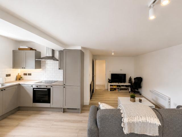 Richmond Road, Cardiff CF24, 2 bed flat to rent, £1,650 pcm | PrimeLocation