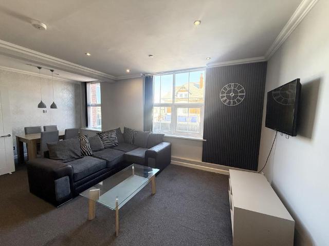 Richmond Road, Cardiff CF24 2 bed flat to rent £1,225 pcm £283 pw