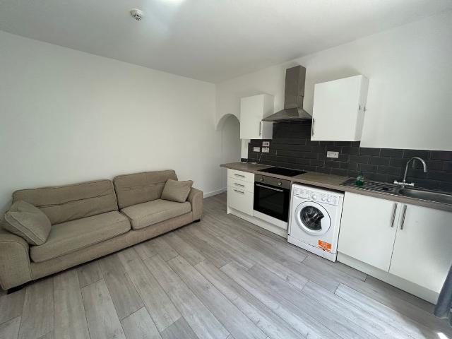 Richmond Road, Cardiff CF24, 2 bed flat to rent, £1,250 pcm | PrimeLocation