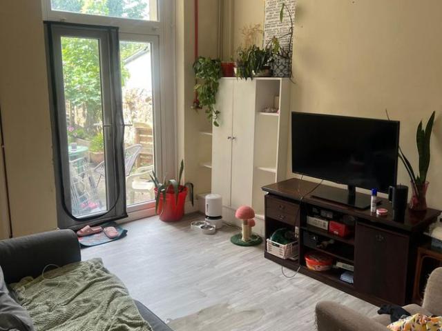 Richmond Road, Cardiff CF24, 2 bed flat to rent, £1,300 pcm | PrimeLocation