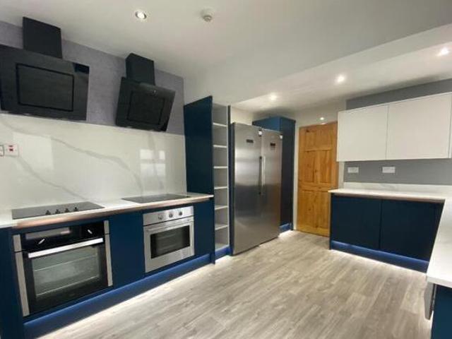 Richmond Road, Cardiff city, 8 Bedroom Terraced
