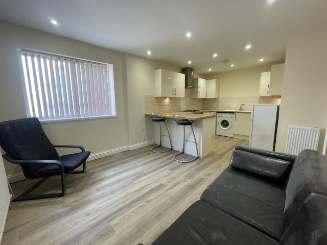 Richmond Road, Cathays CF24, 2 bed flat to rent, £1,000 pcm | PrimeLocation