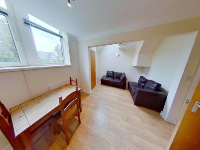 Richmond Road, CF24 4 bed flat to rent £1,700 pcm £392 pw