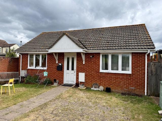 Richmond Road, Hampshire SO15 2 bed bungalow to rent £1,195 pcm £276 pw