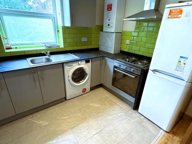 Richmond Road, Ilford IG1, 3 bed flat to rent, £2,100 pcm | PrimeLocation