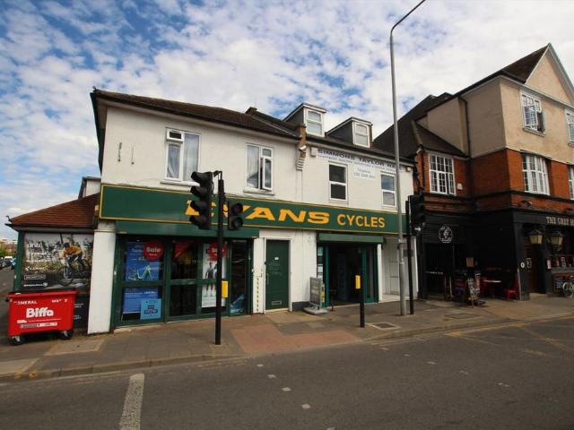 Richmond Road, Kingston Upon Thames KT2 4 bed maisonette to rent £2,800 pcm £646 pw