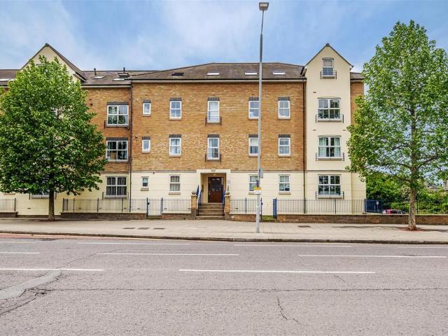 Richmond Road, Kingston Upon Thames KT2 2 bed apartment to rent £2,200 pcm £508 pw