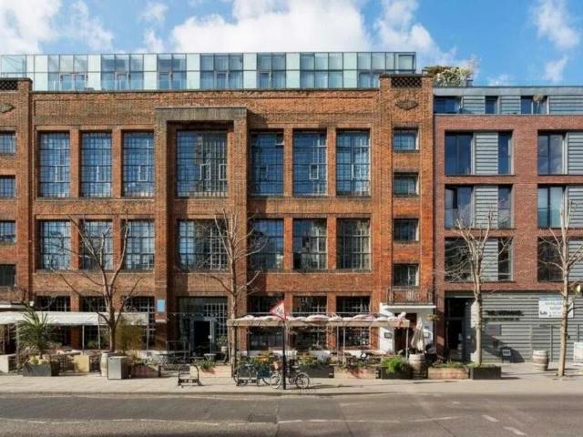 Richmond Road London E8 2 bed flat to rent £3,878 pcm £895 pw