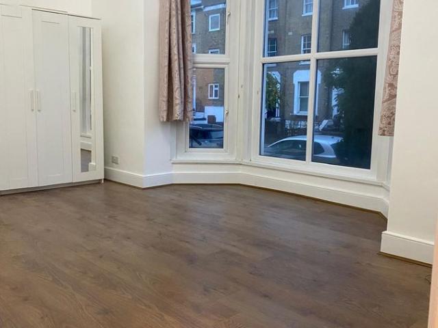 Richmond Road, London E8, Room to rent, £1,350 pcm | PrimeLocation