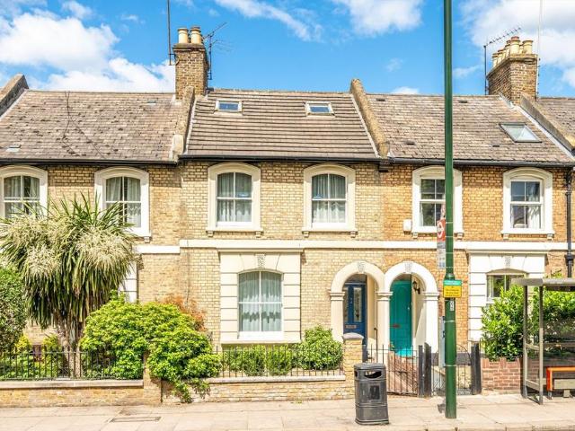 Richmond Road, Twickenham TW1 3 bed terraced house to rent £4,500 pcm £1,038 pw