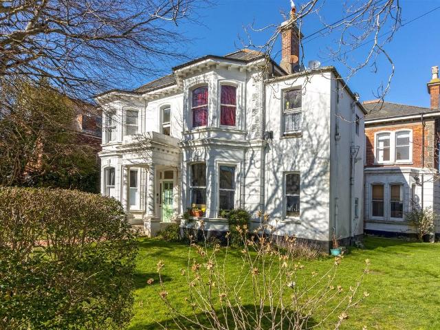Richmond Road, Worthing BN11, 2 bed flat to rent, £1,250 pcm | PrimeLocation