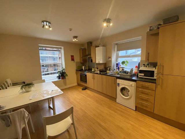 Richmond Road, 8 bed flat to rent £3,600 pcm £831 pw