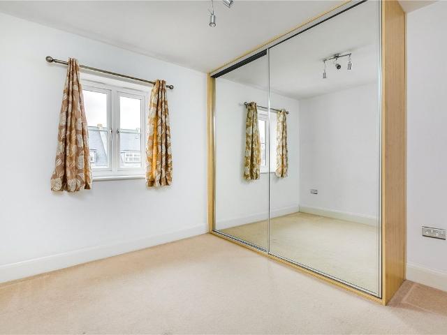 Richmond, Surrey TW10, 1 bed flat to rent, £2,100 pcm | PrimeLocation