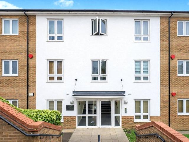 Rickmansworth Road, Watford, Hertfordshire WD18, 2 bed flat to rent, £1,750 pcm | PrimeLocation