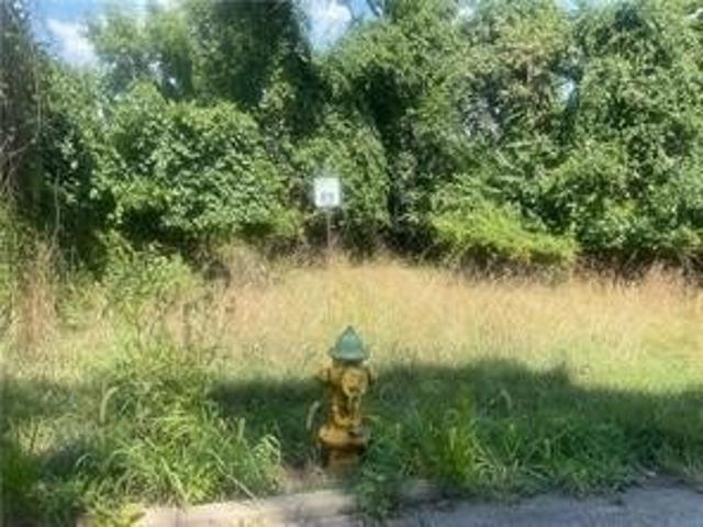 Ridge Ave, Braddock, PA 15104