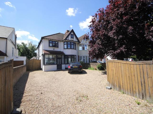 Ridge Avenue, Winchmore Hill N21 4 bed semi detached house to rent £3,150 pcm £727 pw
