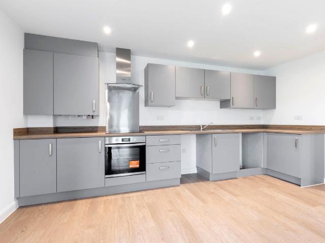 Ridge Close, Cheltenham GL52, 2 bed flat to rent, £1,540 pcm | PrimeLocation