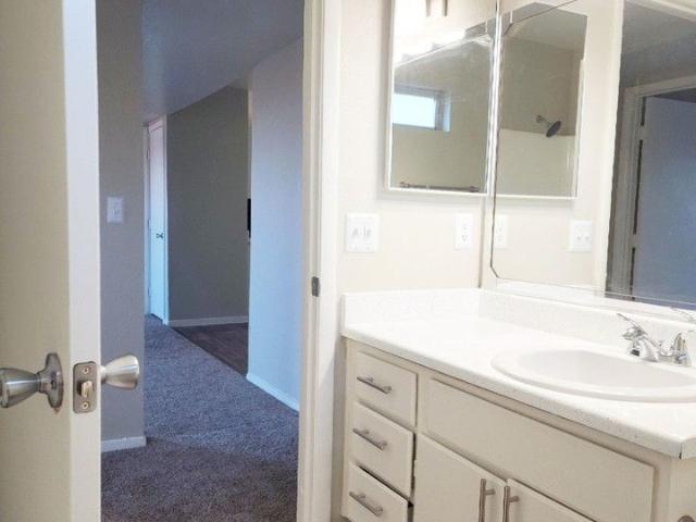 Ridge Falls Apartments 3 Bedroom Apartment for Rent at 2895 E Charleston Blvd, Las Vegas, NV 89104