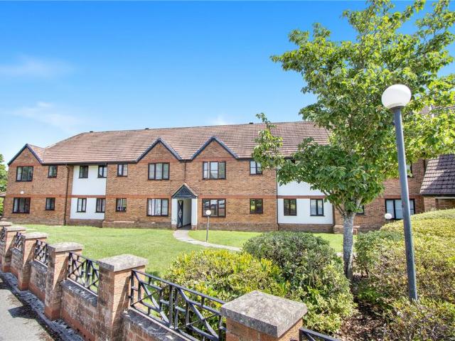 Ridge Green, Swindon SN5 2 bed apartment to rent £1,000 pcm £231 pw