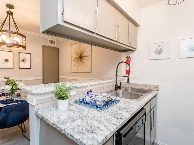 Ridge Point Apartments 1 Bedroom Apartment for Rent at 2700 Westridge St, Houston, TX 77054 South Main