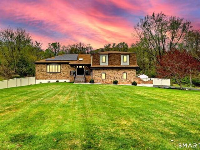 Ridge Rd, North Haven, Home For Sale