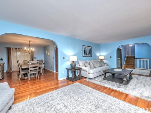 Ridge Rd, North Haven, Home For Sale