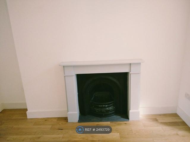 Ridge Road, Mitcham CR4, 1 bed flat to rent, £1,700 pcm | PrimeLocation