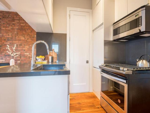 Ridge St apt fully furnished/ready to go