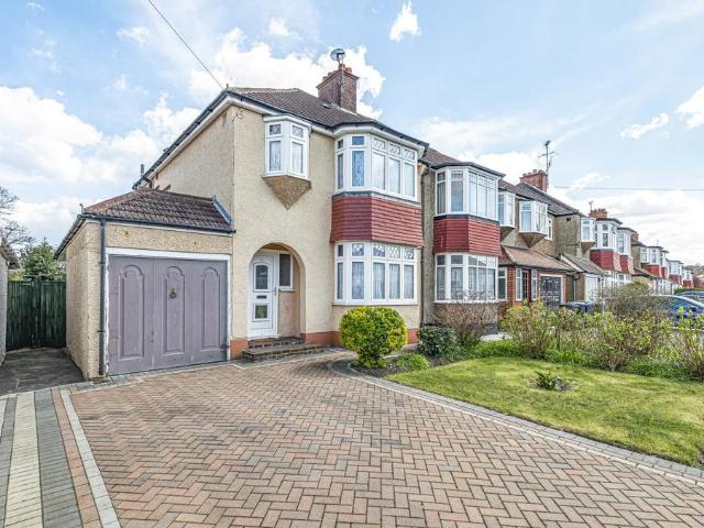 Ridgemount Avenue Shirley CR0 3 bed semi detached house to rent £2,490 pcm £575 pw