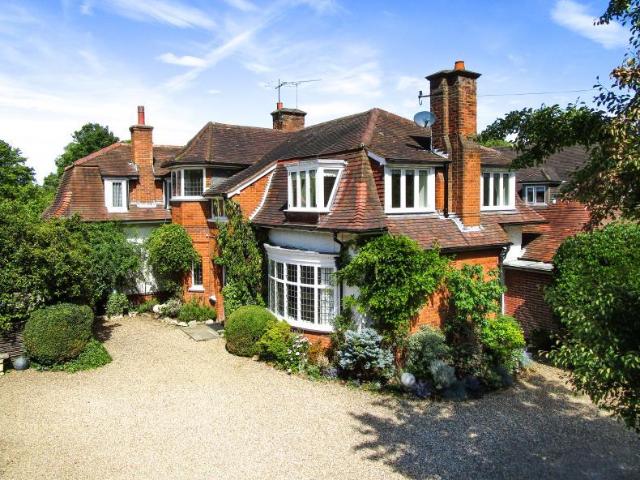 Ridgemount Road, Sunningdale, Ascot. 5 bed detached house to rent £7,950 pcm £1,835 pw