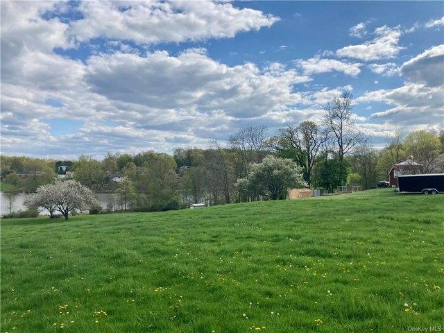 Ridgebury Rd, Slate Hill, NY 10973