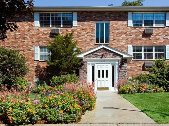 Ridgecrest Village 2 Bedroom Apartment for Rent at 5120 Washington St, Boston, MA 02132 Upper Washington Spring Street