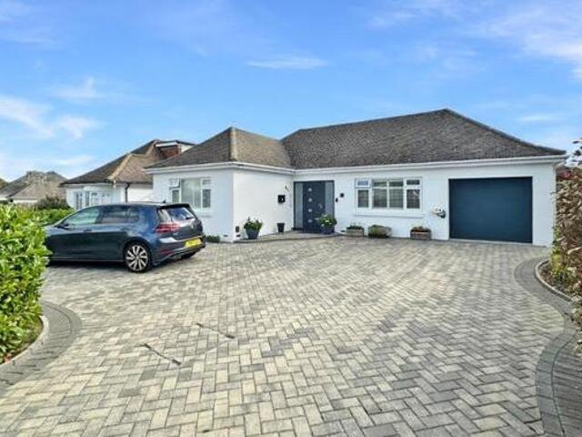 Ridgefield Gardens, Highcliffe, 3 Bedroom Detached