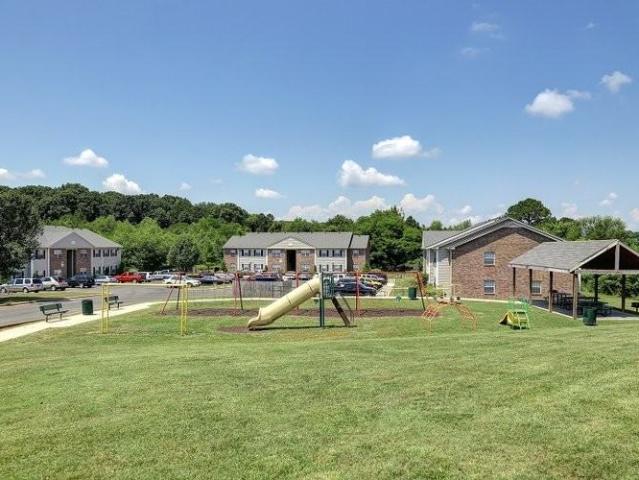 Ridgetop Apartments 2 Bedroom Apartment for Rent at 2009 Layman Rd, Athens, TN 37303