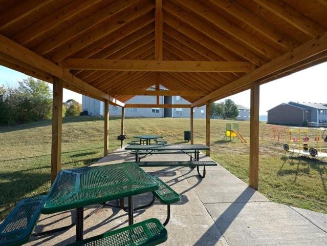 Ridgetop Apartments 3 Bedroom Apartment for Rent at 2009 Layman Rd, Athens, TN 37303
