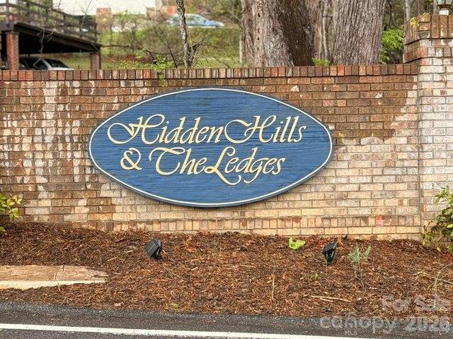Ridgeview Dr, Hendersonville, NC 28791